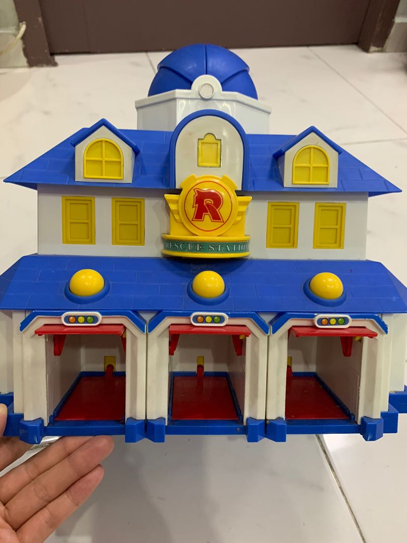 Robot car Poli Station, Hobbies & Toys, Toys & Games on Carousell