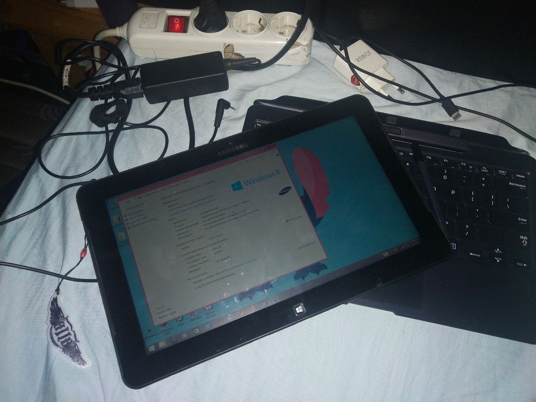 Samsung Ativ 700T Smart PC, Elektronik, Komputer, Laptop di Carousell