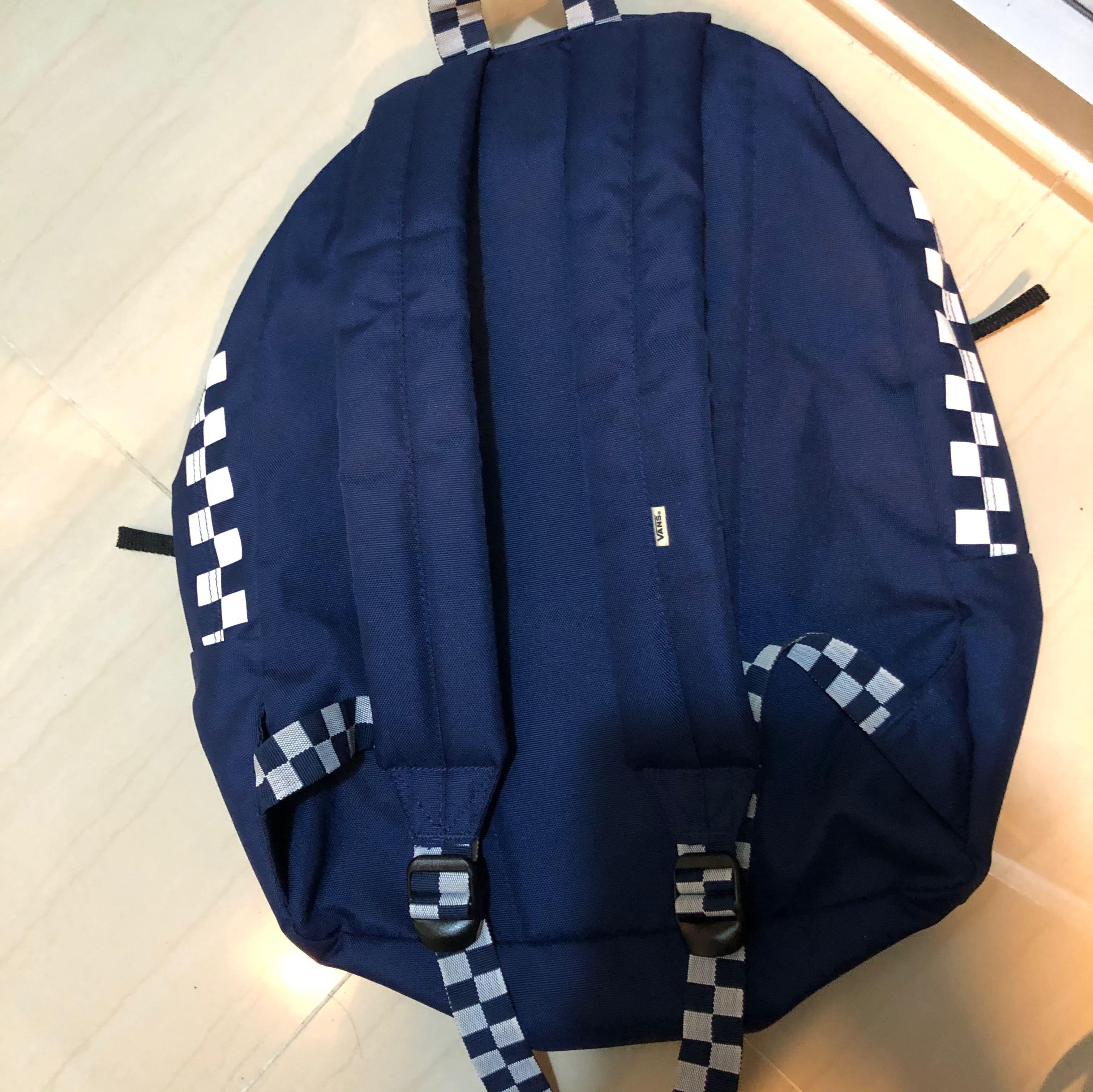 Vans navy Backpack 書包 90%new 可議 購自logon, 男裝, 袋, 背包 - Carousell