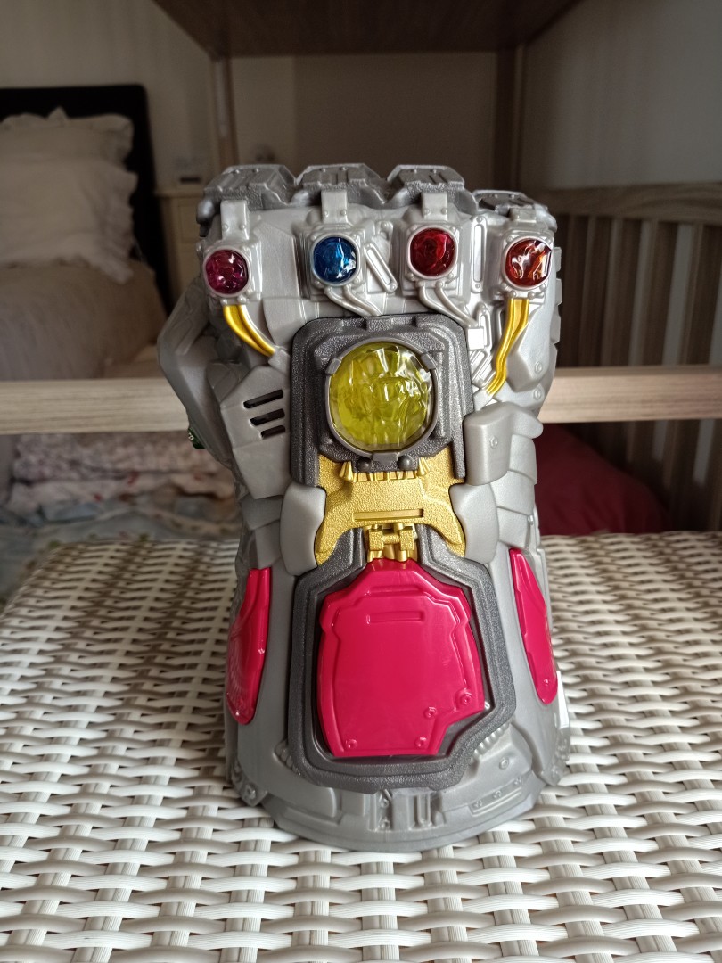Official Marvel Thanos Electronic Gauntlet Original, Toys ...
