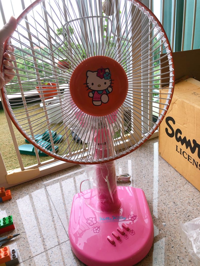 Sanrio Hello Kitty Table Fan, Furniture & Home Living, Lighting & Fans ...