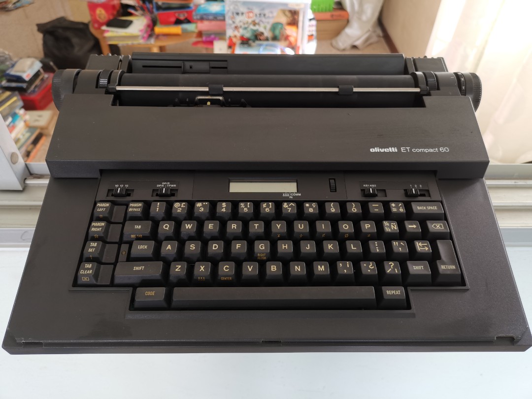 Vintage Olivetti ET Compact 60 electronic typewriter, Hobbies & Toys, Music & Media, Music ...