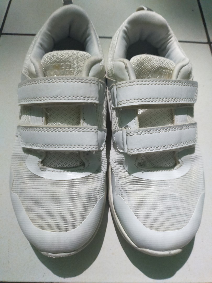 World balance White shoes, Babies & Kids, Infant Playtime on Carousell