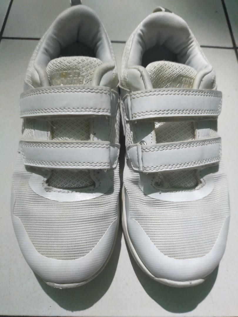 World balance White shoes, Babies & Kids, Infant Playtime on Carousell