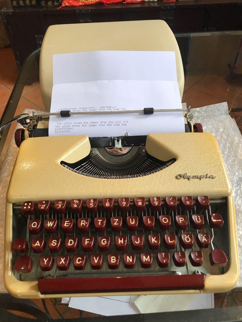 Vintage Olympia Splendid Typewriter (Burgundy), Hobbies & Toys ...