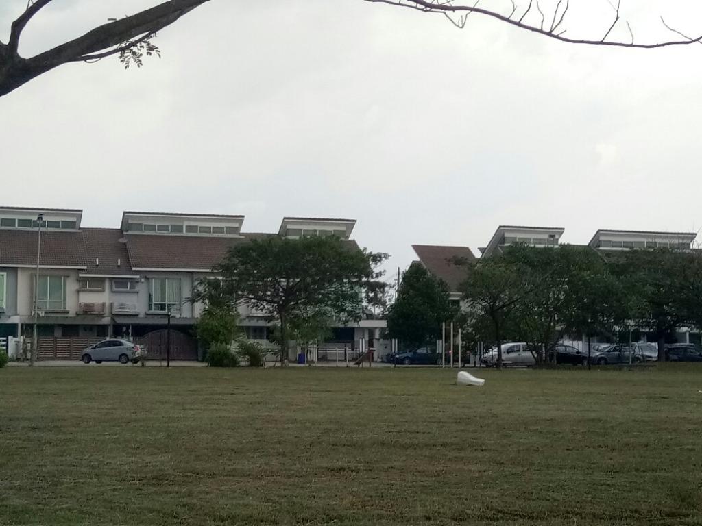 Bandar Bukit Raja, Klang, 2 Storey End Lot House With Land Compound At ...