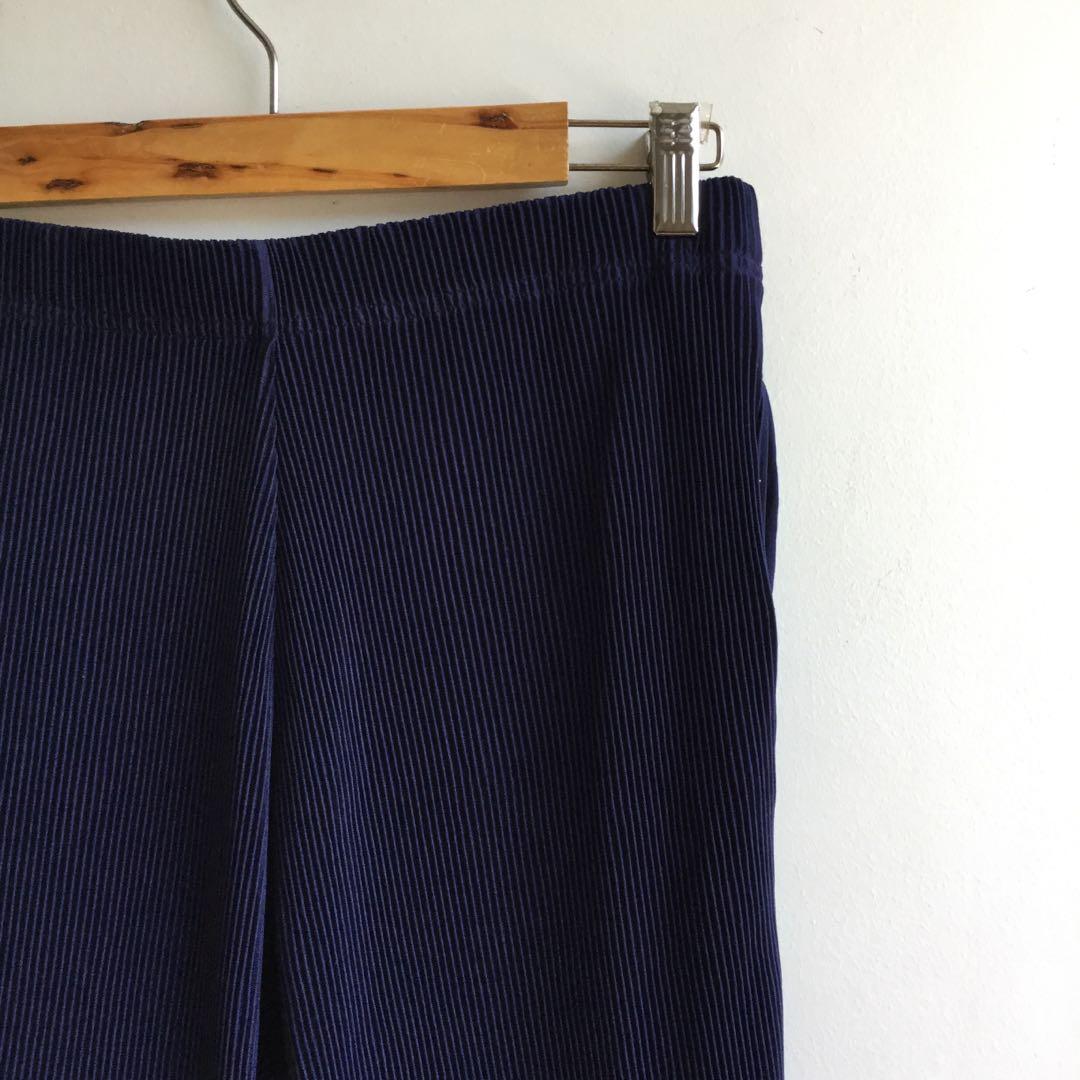 Blue Uniqlo Electric Pleats Flowy Pants, Women's Fashion, Bottoms ...