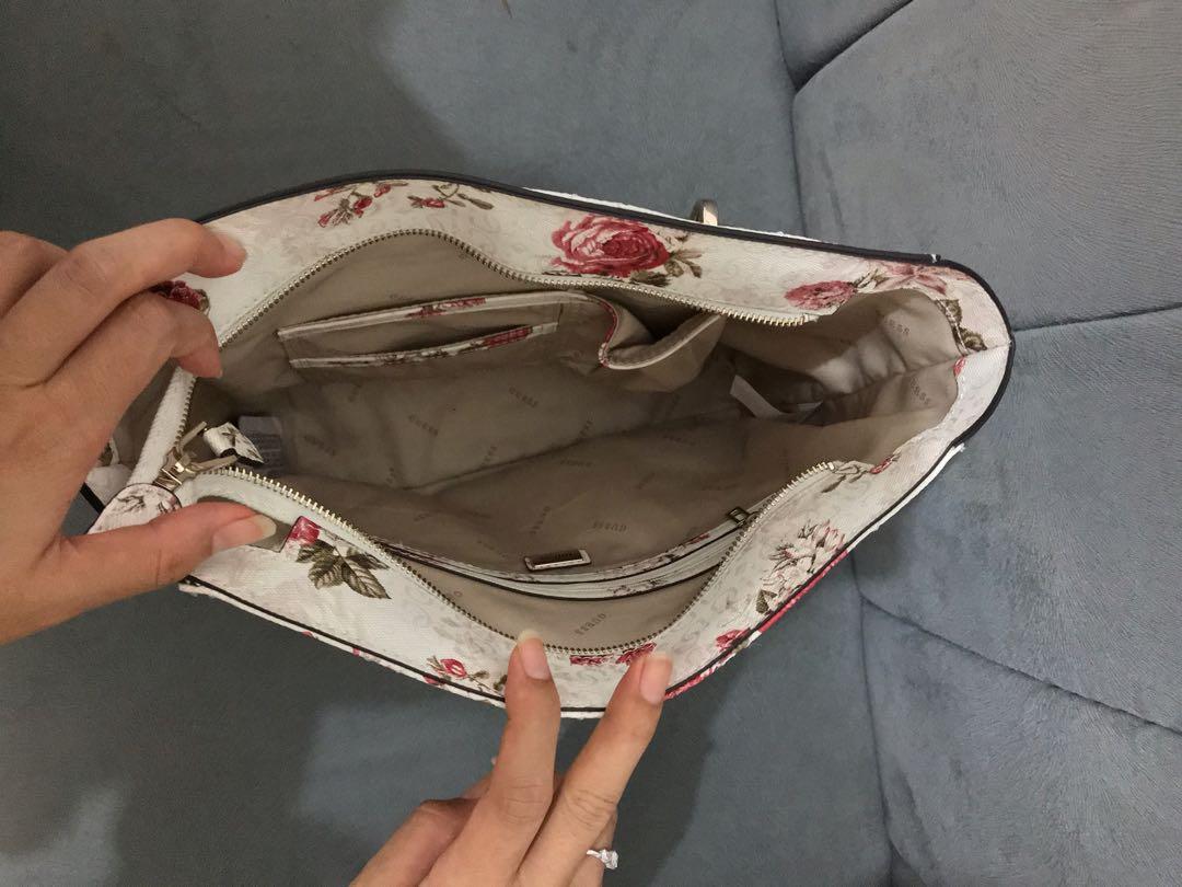 Guess Flower Bag, Fesyen Wanita, Tas & Dompet di Carousell