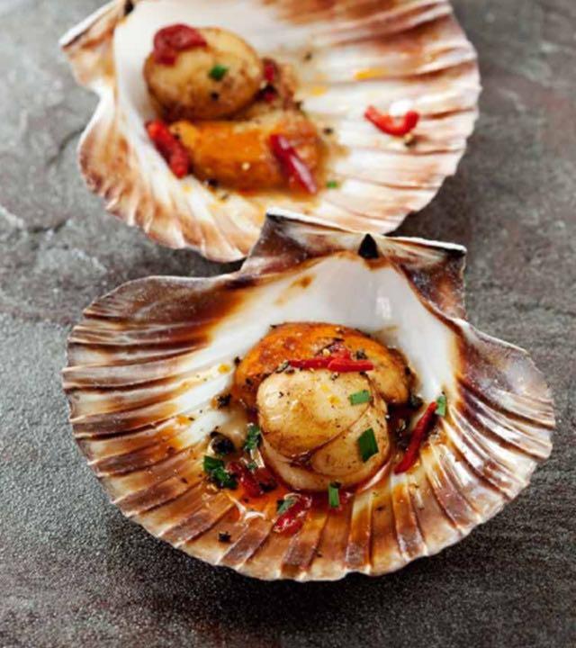Half Shell Scallop with Roe, Food & Drinks, Chilled & Frozen Food on ...