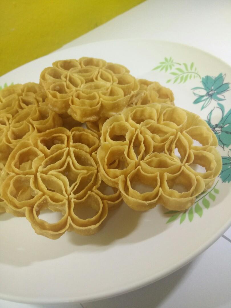 Kuih Goyang/Kuih Loyang/Kuih Rose/Sarang Tebuan, Food & Drinks ...