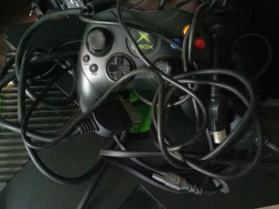Xbox first edition, Electronics, Others on Carousell
