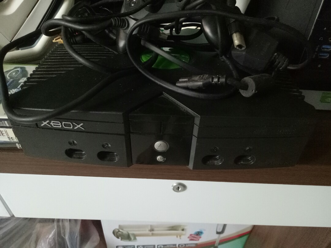 Xbox first edition, Electronics, Others on Carousell