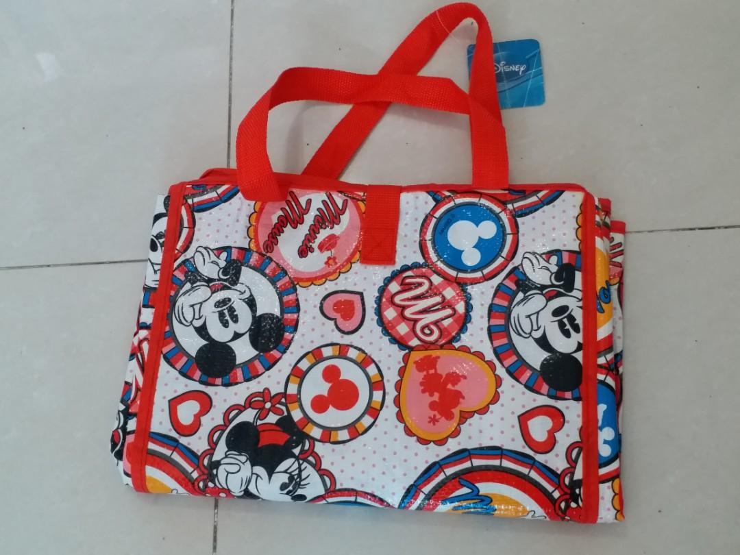 Disney floor mat, 玩具 & 遊戲類, 其他 - Carousell