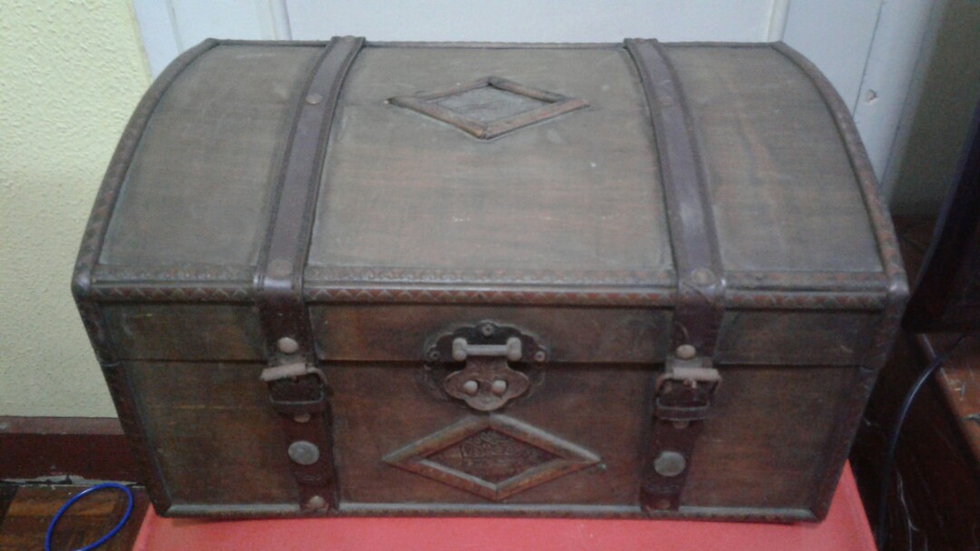 Vintage Style Treasure Chest Display Wood, Hobbies & Toys, Memorabilia ...