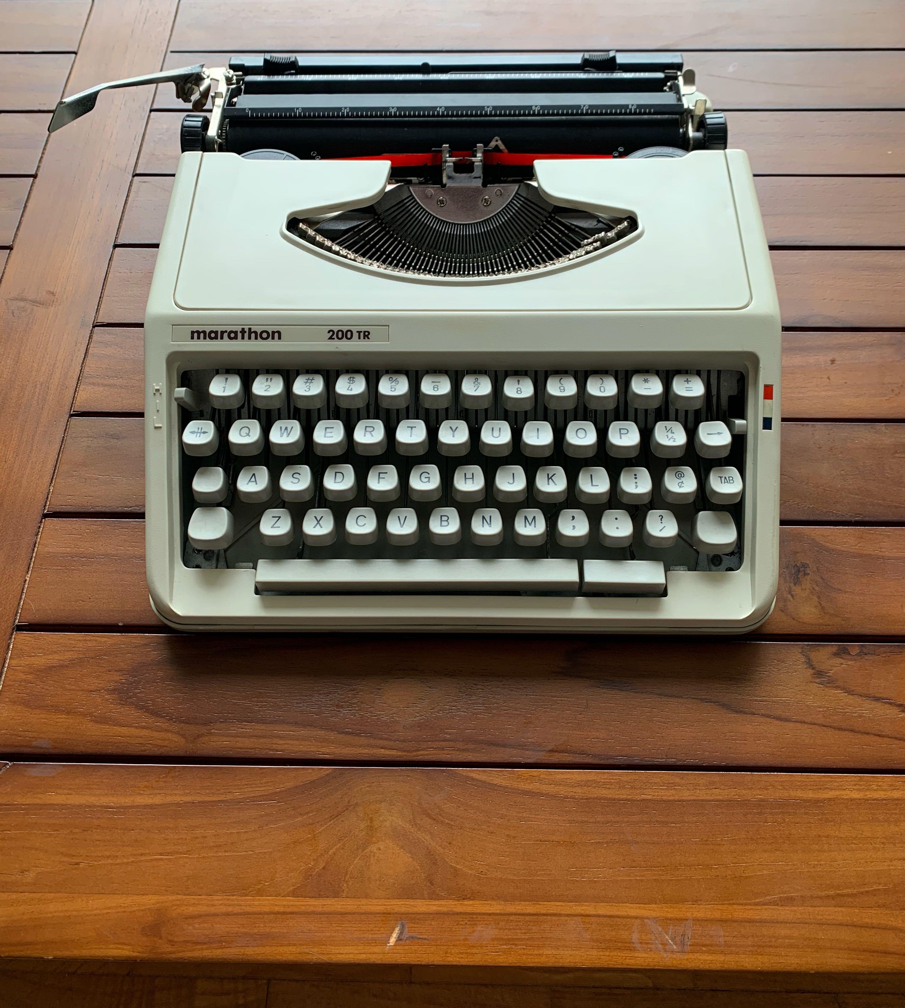 Marathon TR200 Typewriter (Made in Korea), Women's Fashion, Jewelry ...