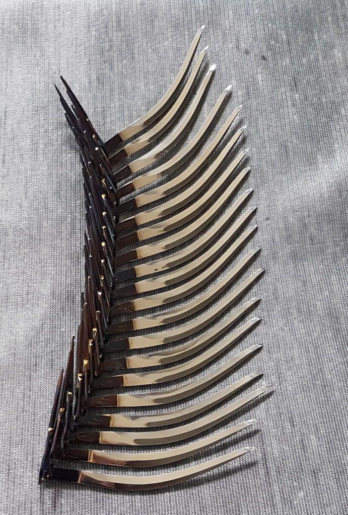 Ampy Tari Shop Knives, Sports Equipment, Sports & Games, Kites on Carousell