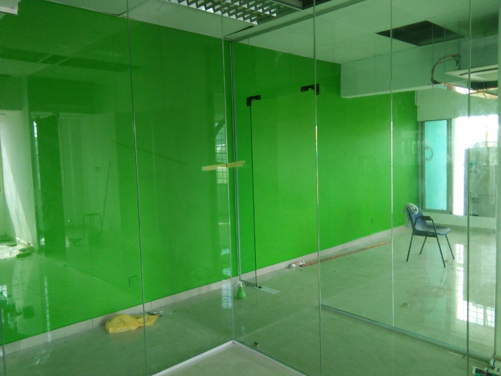 PASANG DINDING KACA l tempered glass wall, Services, Others on Carousell
