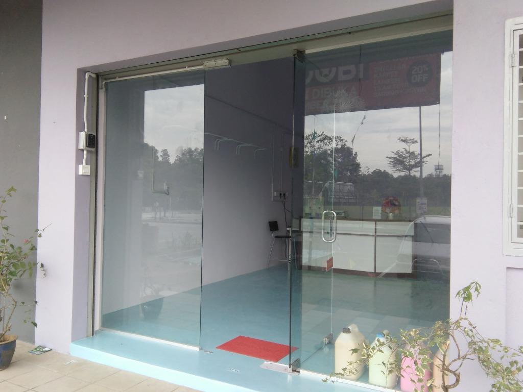 PASANG DINDING KACA l tempered glass wall, Services, Others on Carousell