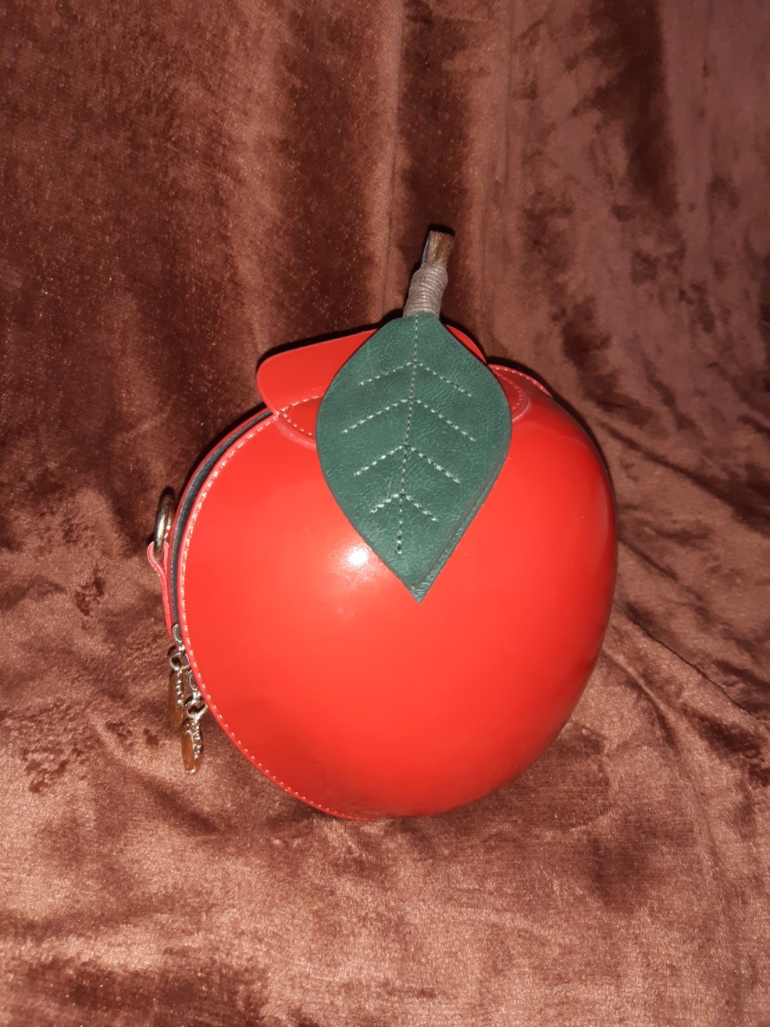 Apple-shaped sling bag, Women's Fashion, Bags & Wallets, Cross-body ...