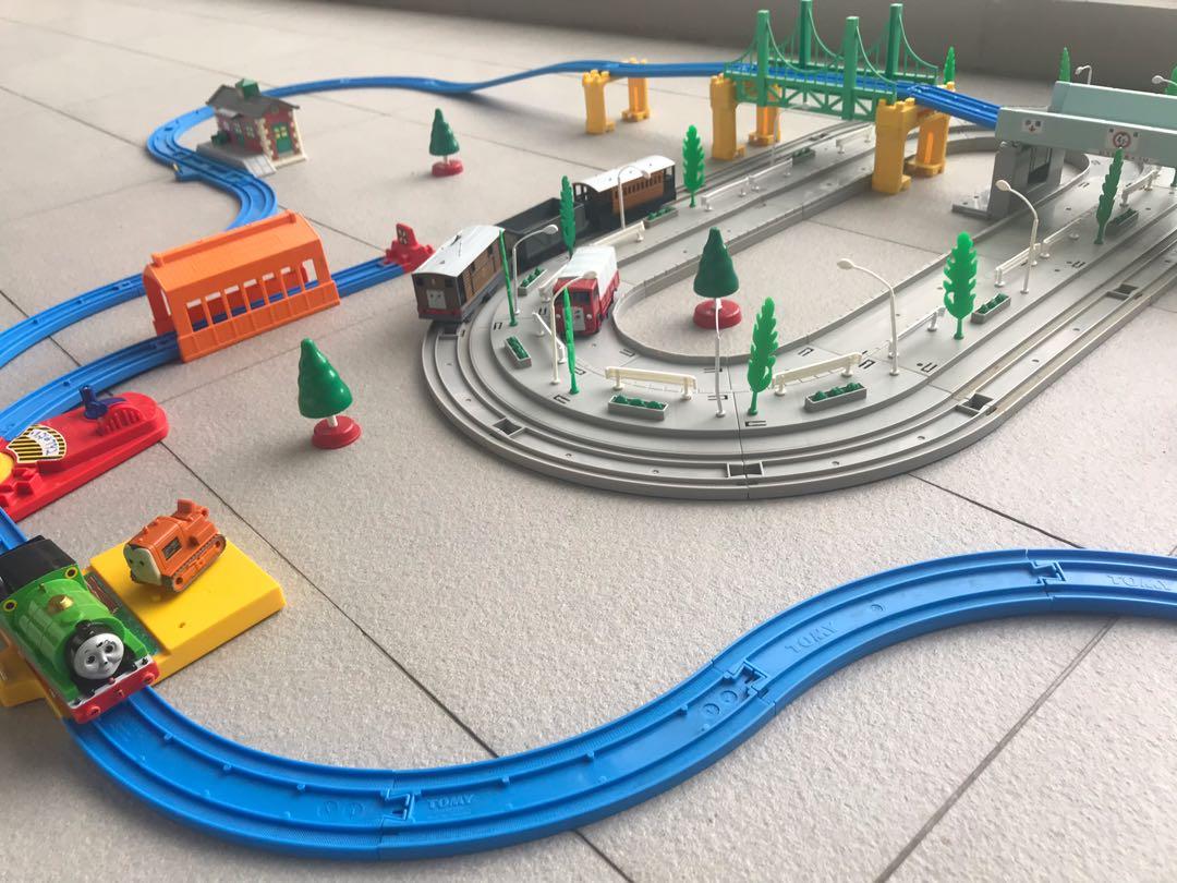 Takara Tomy Custom Thomas Track - 2 motorized Tomy trains and 1 Tomy ...
