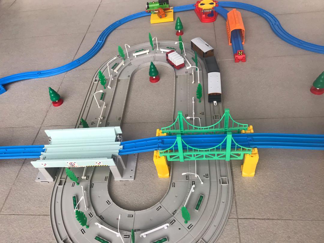 Takara Tomy Custom Thomas Track - 2 motorized Tomy trains and 1 Tomy ...