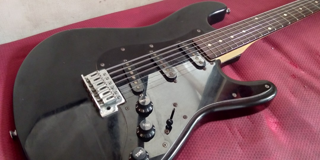 Fender Stratocaster with Amplifier, Hobbies & Toys, Music & Media, CDs ...