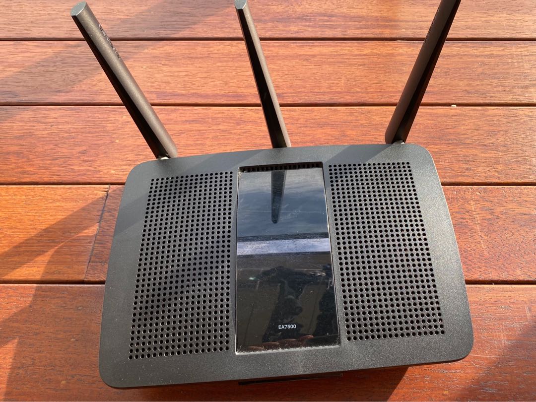 Linksys Wireless Router EA7500 v2, Computers & Tech, Parts & Accessories, Networking on Carousell