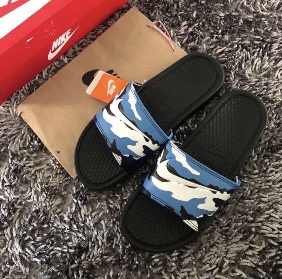NIKE BENASSI ARMY SKY SLIDES, Fesyen Pria, Sepatu , Sandal di Carousell
