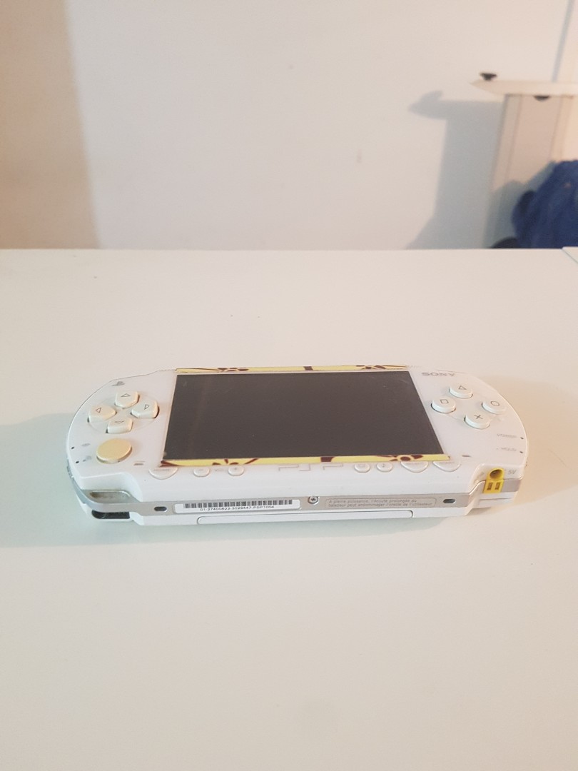 Psp white 2000, Video Gaming, Video Game Consoles, PlayStation on Carousell