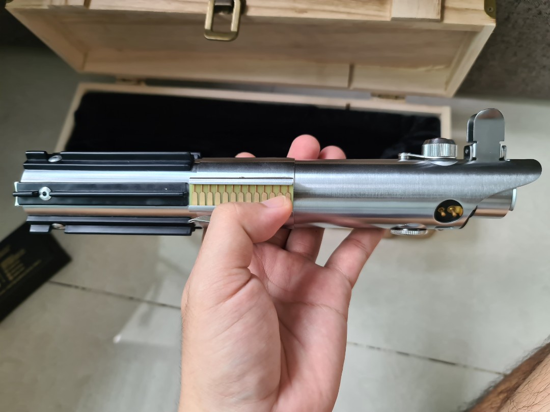 Ultimate Works Graflex Neopixel Lightsaber, Video Gaming, Gaming ...