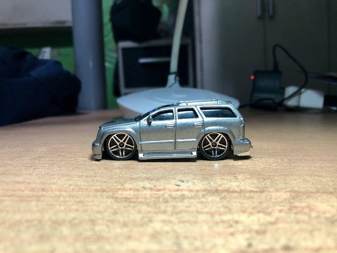 Hot Wheels Cadillac Escalade, Hobbies & Toys, Toys & Games on Carousell