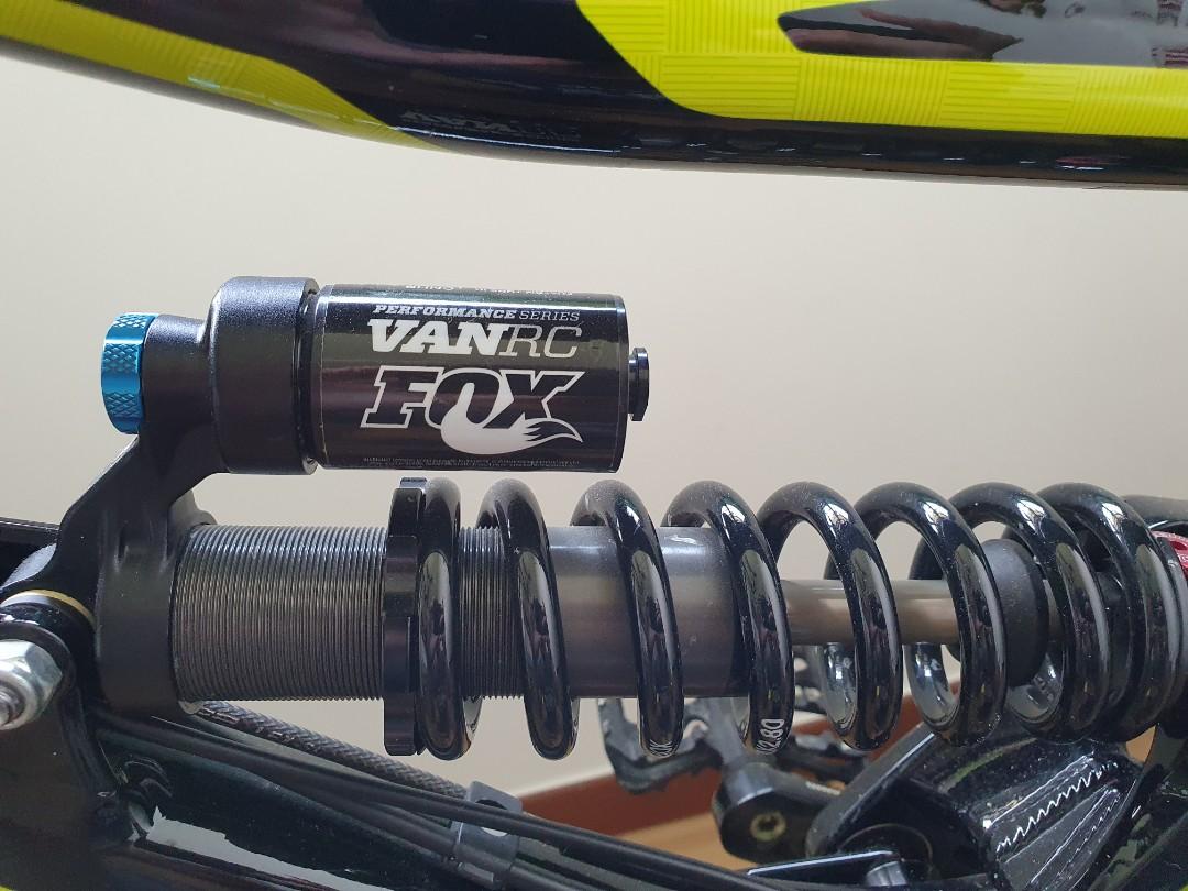 Specialized FSR Status 2 DownHill 2014, Sports Equipment, Bicycles ...