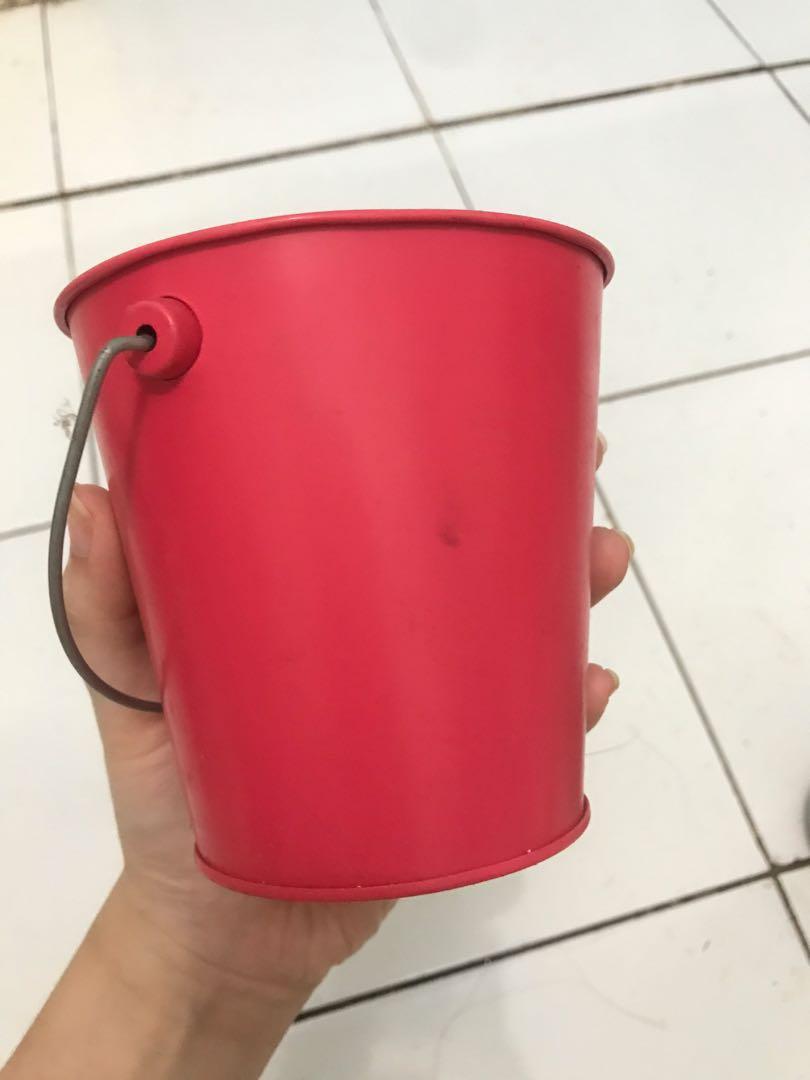 Gelas kaleng tempat pensil pink ember, Perabotan Rumah di Carousell