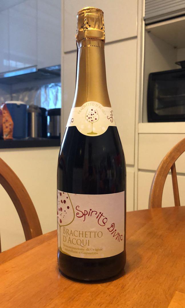 Italian sparkling red wine, Food & Drinks, Alcoholic Beverages on Carousell