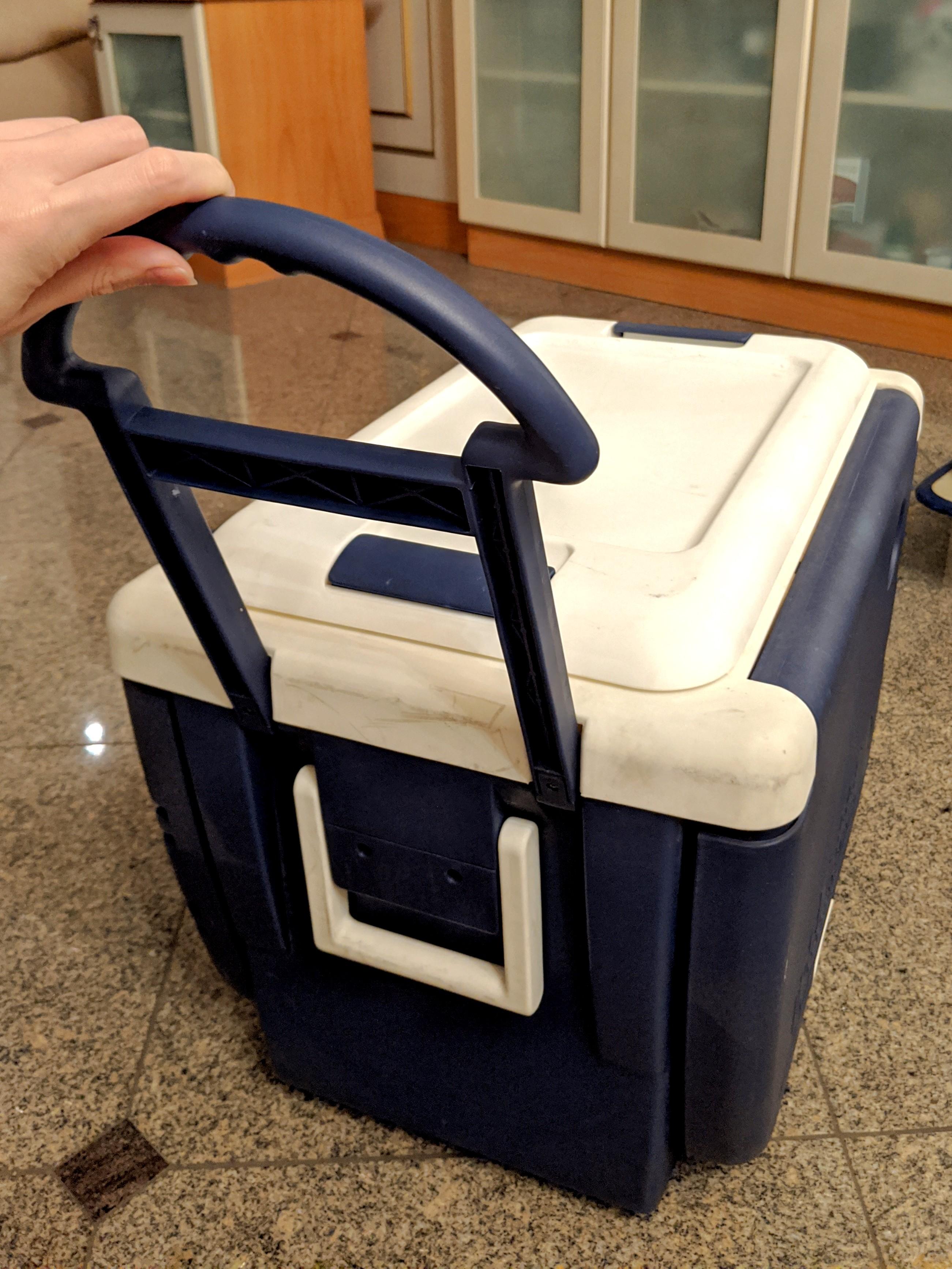 Quality Cooler Ice Box with Wheels and Foldable Chairs 22L, Everything ...