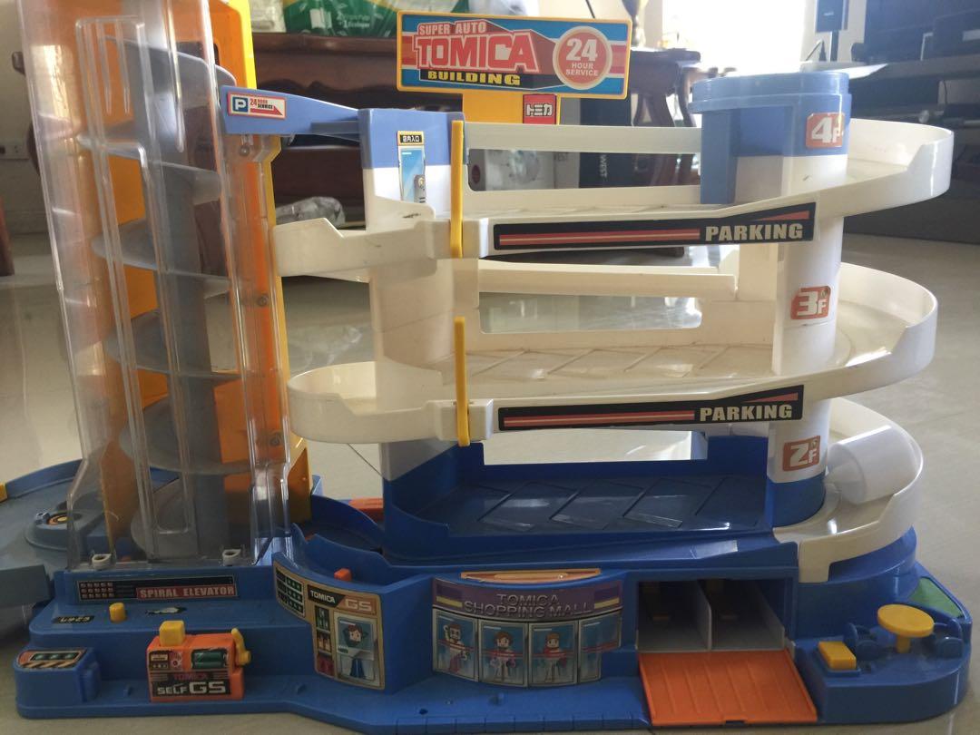 Tomica Garage, Hobbies & Toys, Toys & Games on Carousell