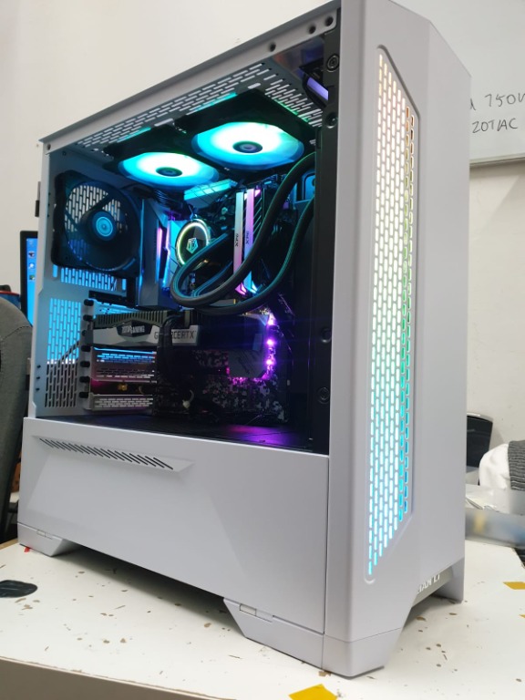 White High End Gaming desktop to entertain you during this boring CB ...