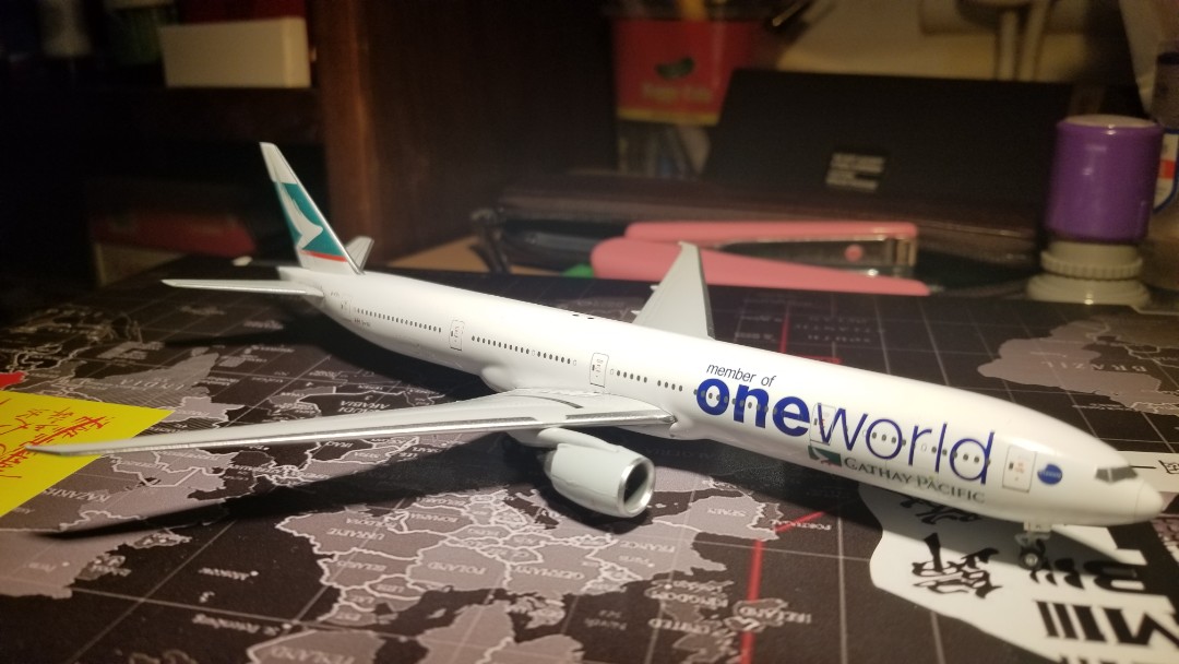 國泰航空 Cathay Pacific oneworld livery B777-300er B-KPL 1:400, 興趣及遊戲, 旅行, 旅遊 - 旅行必需品及用品 - Carousell