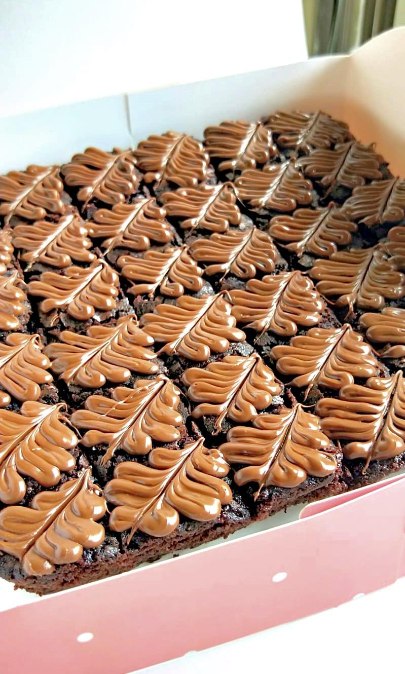 HALAL FUDGY BROWNIES, Food & Drinks, Homemade Bakes on Carousell