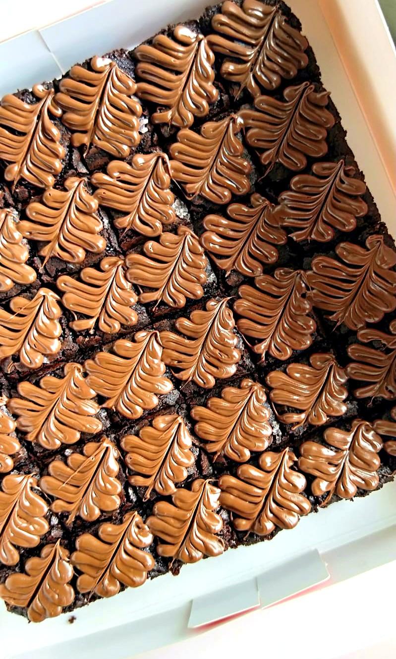 HALAL FUDGY BROWNIES, Food & Drinks, Homemade Bakes on Carousell