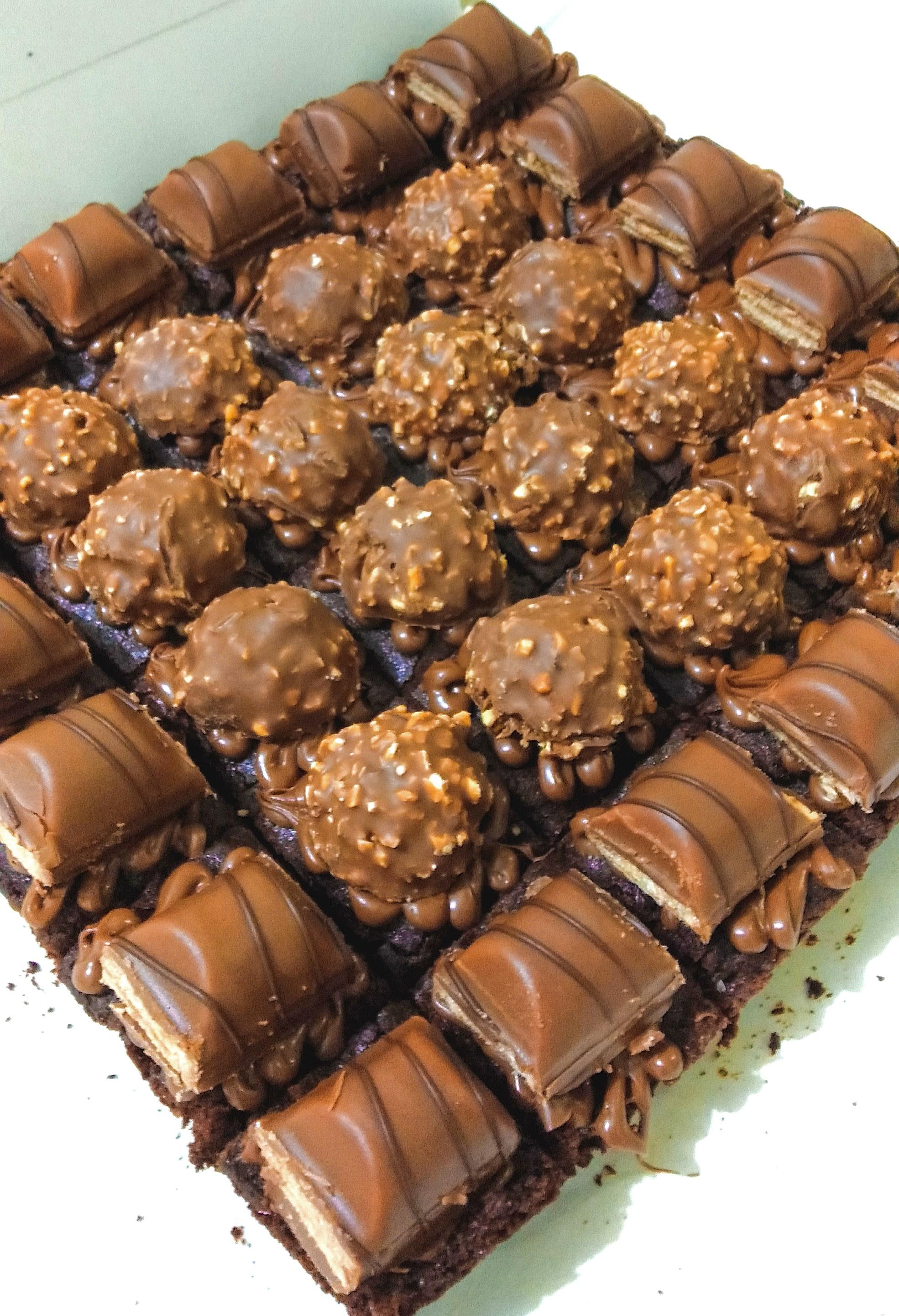 HALAL FUDGY BROWNIES, Food & Drinks, Homemade Bakes on Carousell