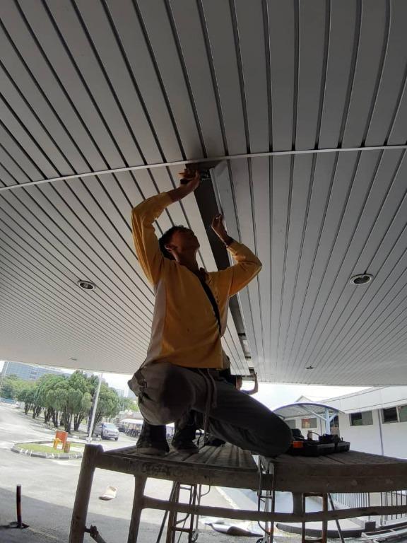 SILING BESI ALUMINIUM l strip ceiling, Services, Others on Carousell