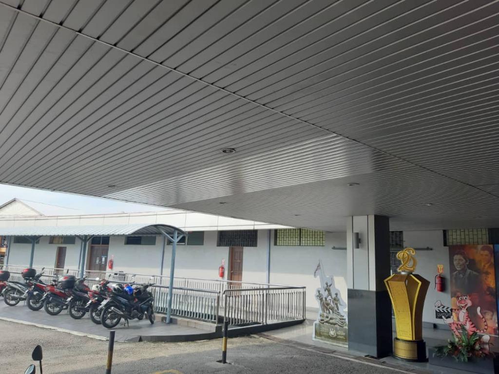 SILING BESI ALUMINIUM l strip ceiling, Services, Others on Carousell