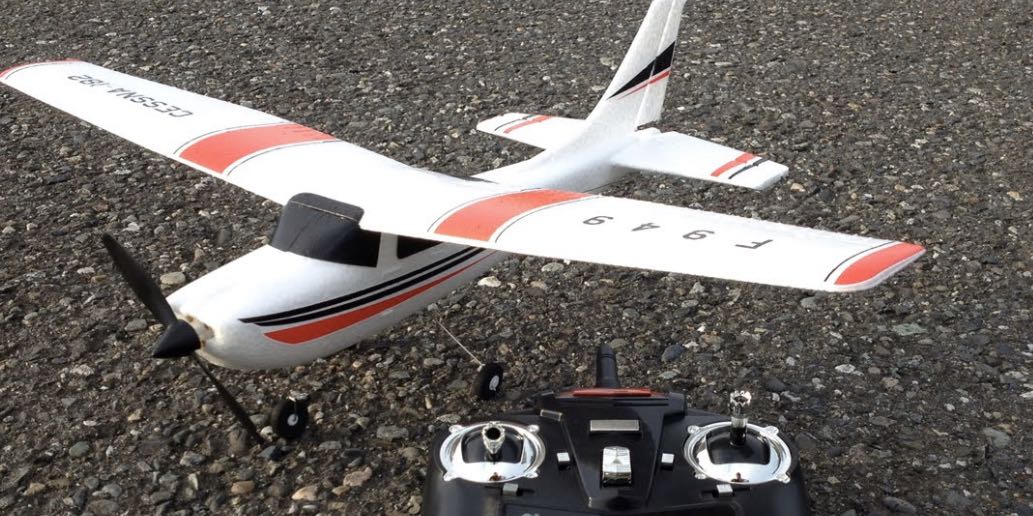 Remote control airplane ( CESSNA 182 ), Hobbies & Toys, Toys & Games on ...
