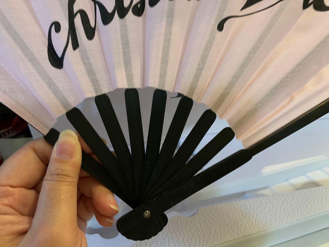 Very rare dior handheld fan with miss dior 7.5ml miniature, 名牌, 飾物及配件 ...
