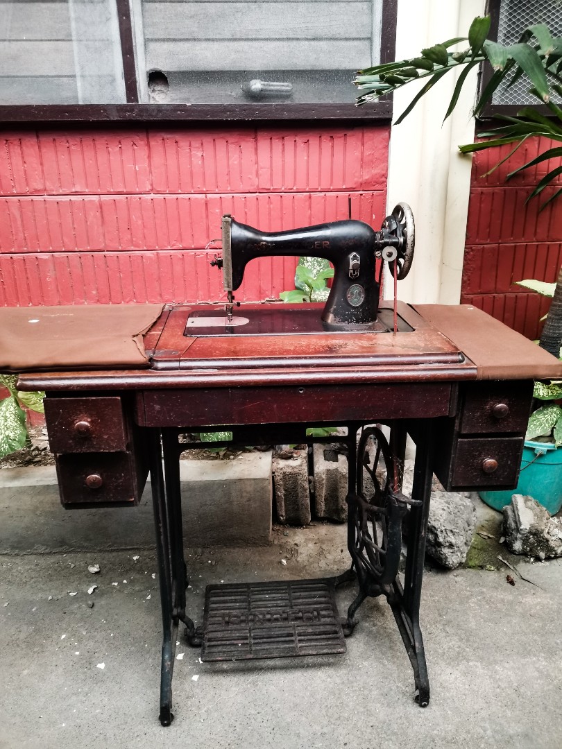 Antique 1937 Singer Sewing Machine, Furniture & Home Living, Furniture ...