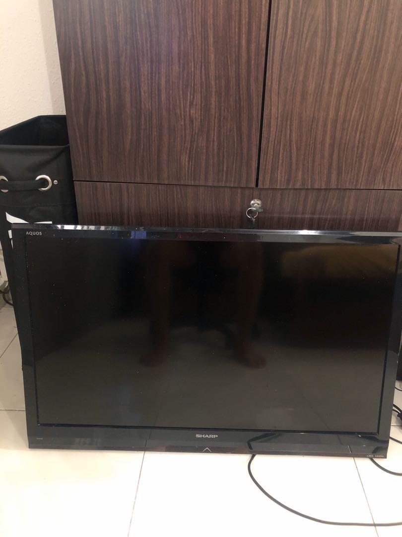 Sharp 32 inch tv, TV & Home Appliances, TV & Entertainment, TV on Carousell