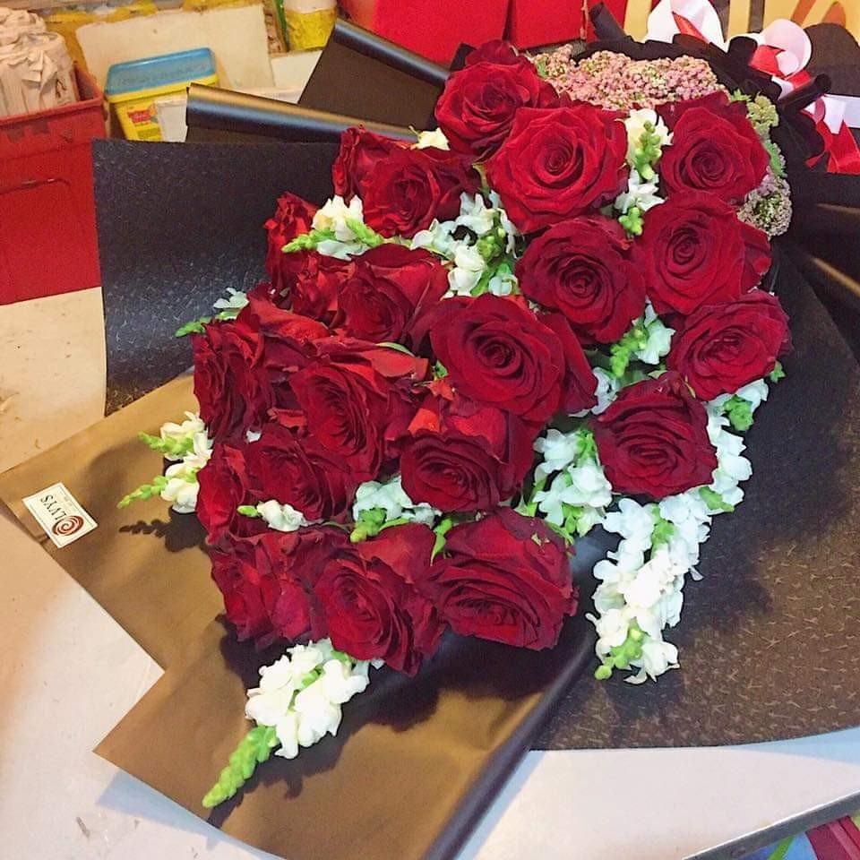 Ecuadorian Rose Flower Bouquet, Furniture & Home Living, Gardening ...