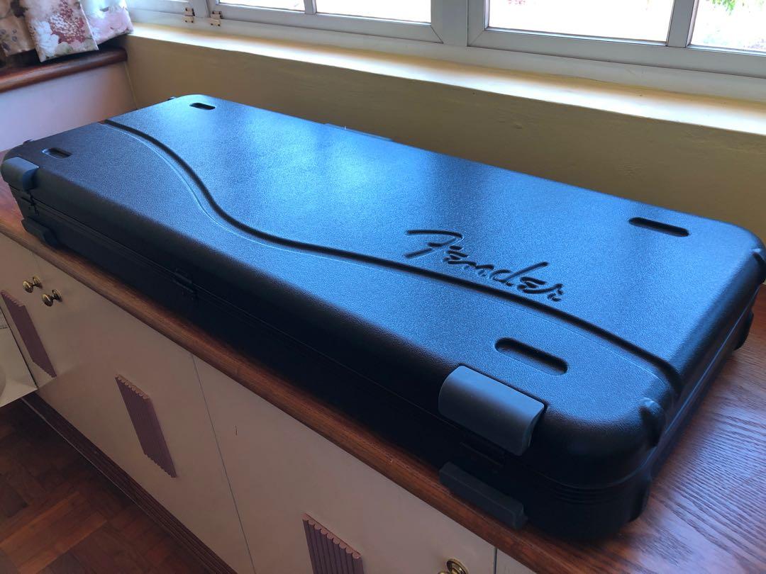 Fender Elite/Deluxe ABS Moulded Guitar Hardcase (for Stratocasters ...