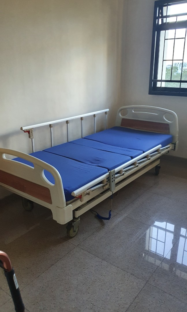 Lifeline 3 crank Auto Hospital Bed, Health & Nutrition, Assistive ...